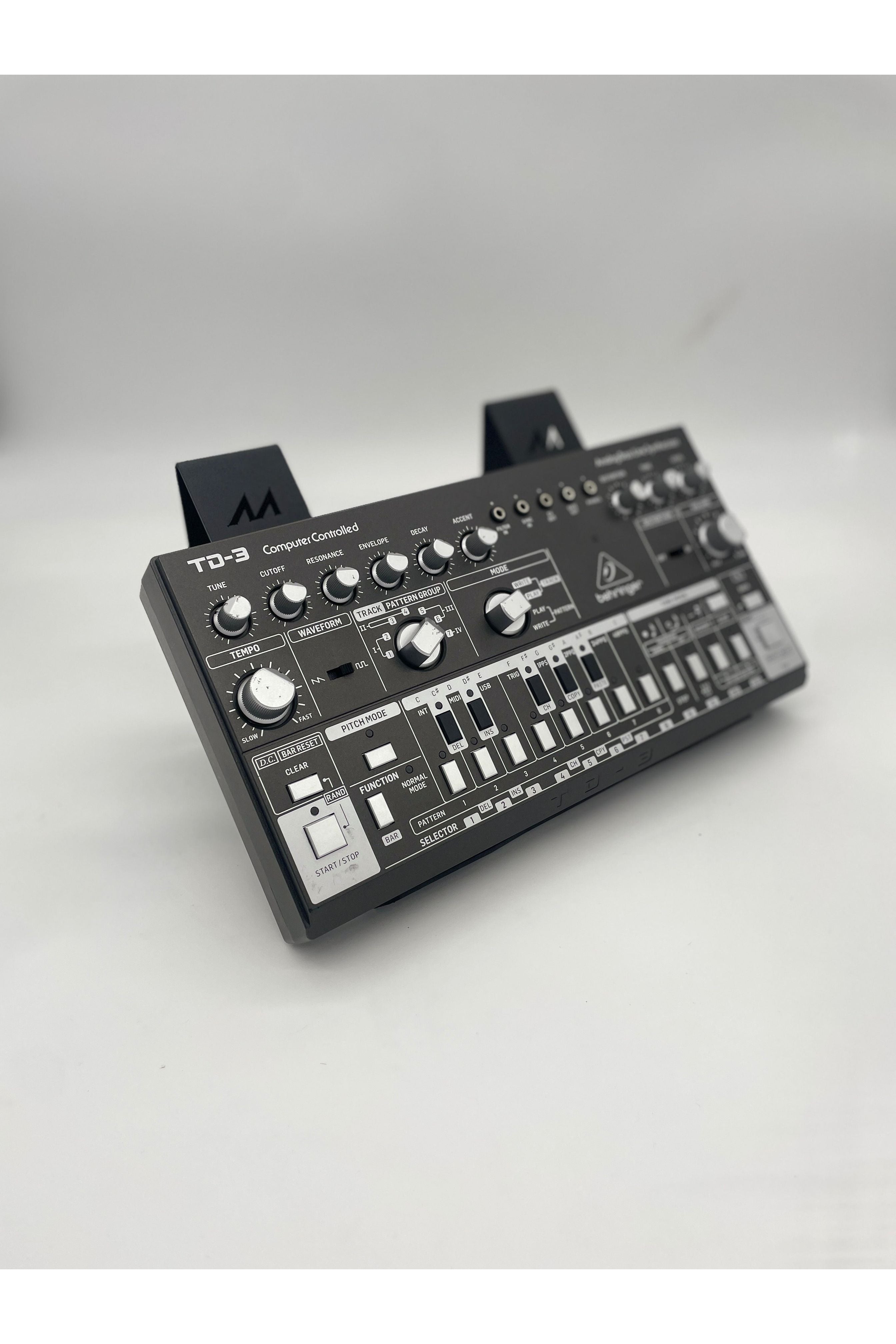 SawWave9 Synth Stand (9") – Apache Audio