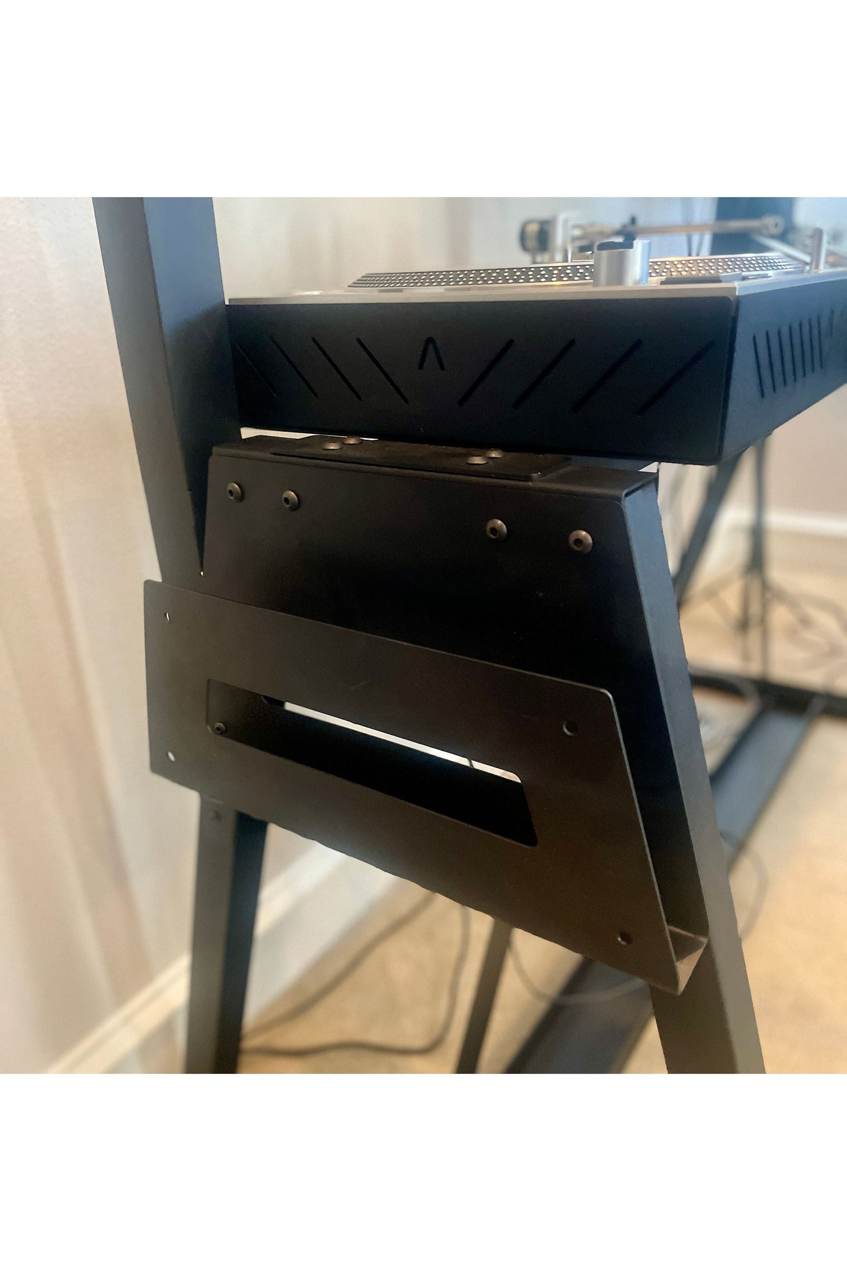 A-Frame Fullsize Workstation – Apache Audio